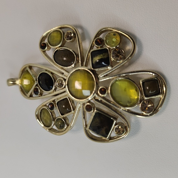 Unbranded | Jewelry | Mod Flower Power Gold Tone Yellow Gold Pendant ...